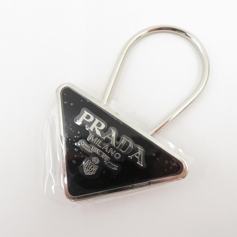 楽天市場】プラダ キーホルダー トライアングル M285 レッド×シルバー