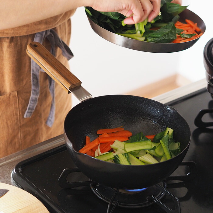 【楽天市場】 アンバイ 玉子焼 深炒 20 / ambai / 20cm 鉄 フライパン 鍋 深鍋 炒め鍋 IH対応 ガス 直火対応 揚げ物 チーク材製ハンドル 新生活 小泉誠 デザイン ...