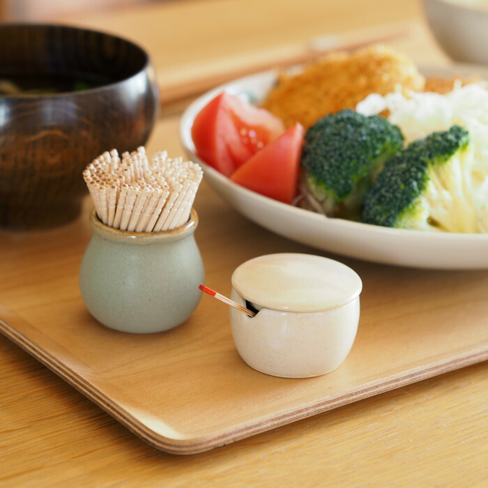 【楽天市場】長十郎窯 薬味入れ（竹さじ付） 白釉 / 波佐見焼 陶器 七味入れ スパイス入れ 薬味スプーン付き 電子レンジ対応 食洗機対応 ギフト プレゼント 西海陶器：プロキッチン