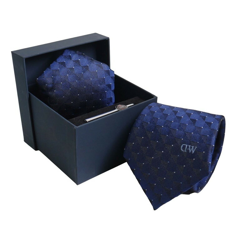 ダニエルウェリントン ネクタイ&タイバー&カフス 3点セットNAVY DW02800011(代引不可)【送料無料】 楽天市場】ダニエルウェリントン ネクタイ&タイバー&カフス 3点セット