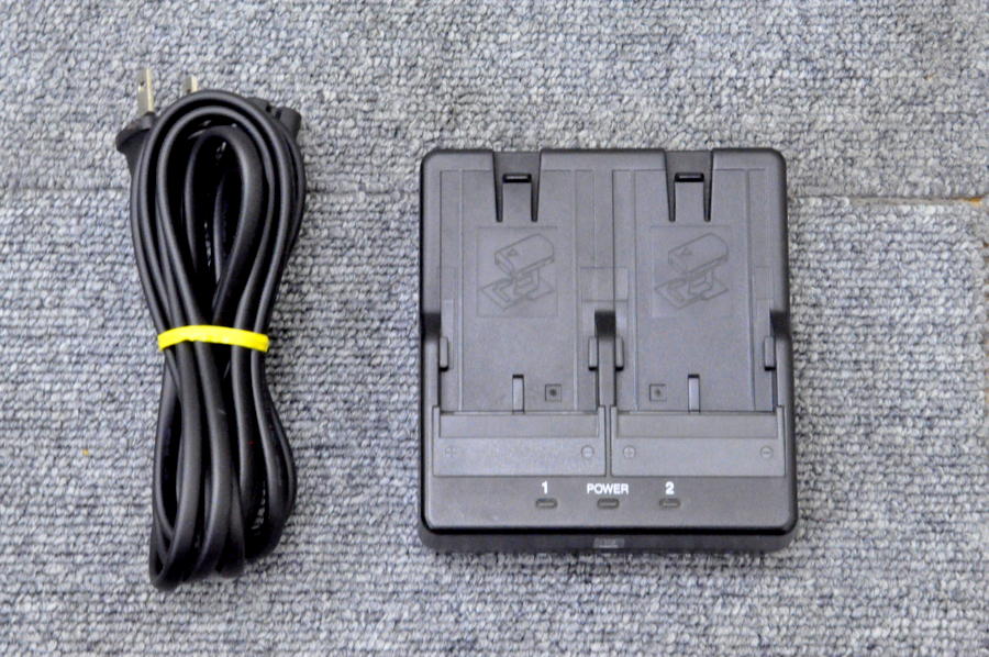 【楽天市場】【純正品・中古】NECアビオ 赤外線カメラ用 バッテリー充電器 TH71-336 TH71-464・TH91-464 対応機種 ...