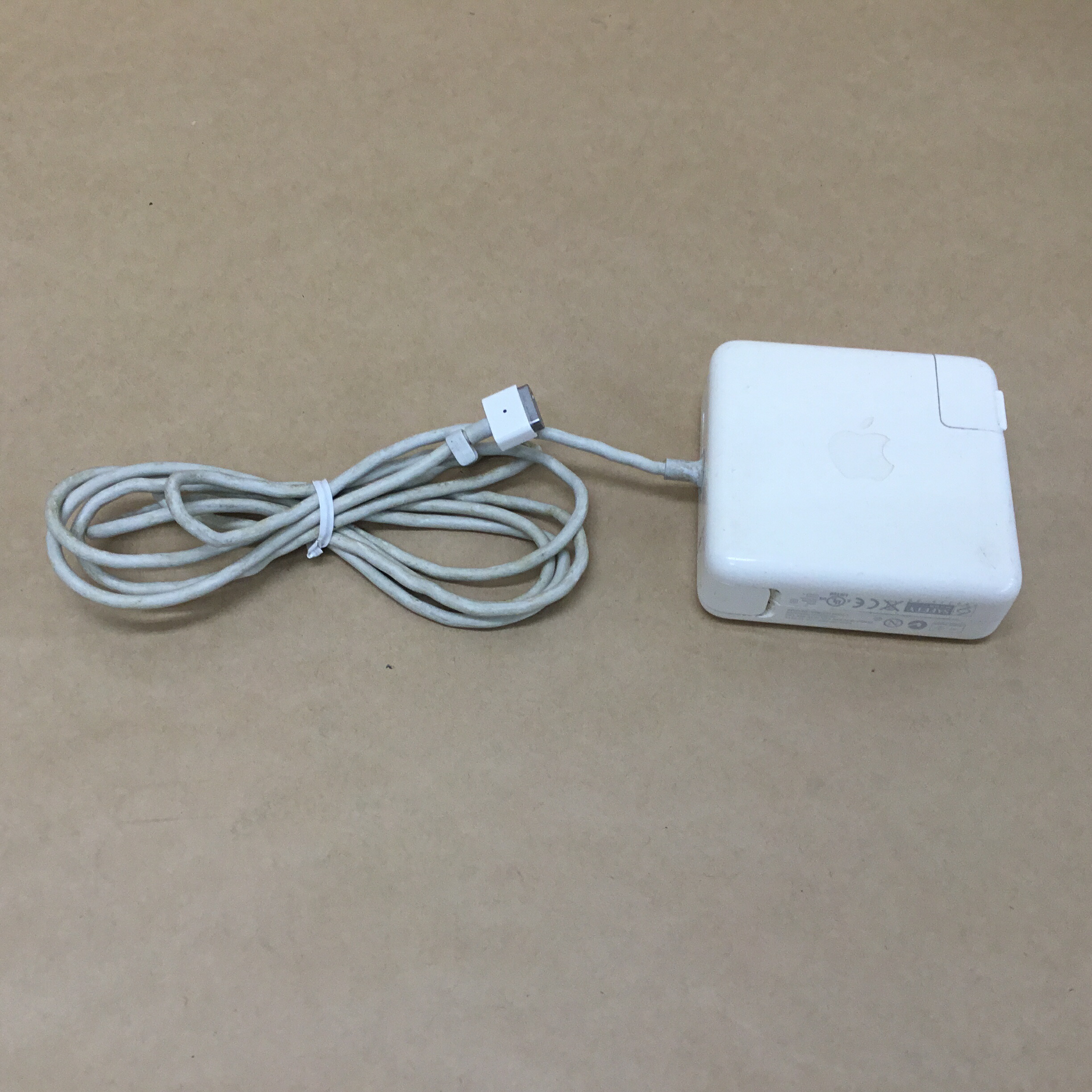 【楽天市場】【中古】 アップル 純正品 85W MagSafe Power Adapter A1222 18.5V~4.6A 16.5V~3 ...