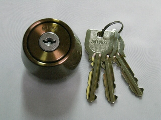 【楽天市場】U9LZ1取替用シリンダーブロンズ色(MCY-120 MCY120)裏のビスピッチ13ミリ☆☆MIWA ミワ 美和☆LZ☆MIWA ミワ 美和☆☆ 玄関 ドア 扉 修理 補修 交換 ...