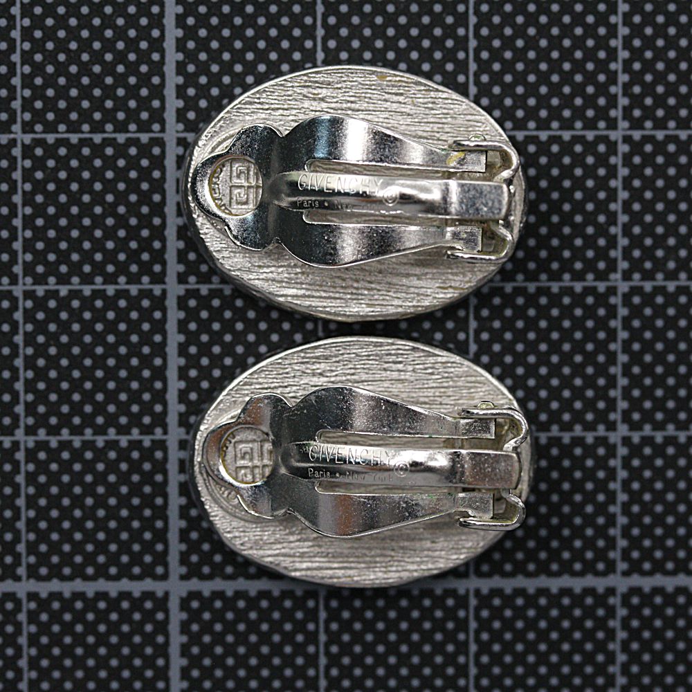 【楽天市場】ジバンシー(ジバンシィ) オーバル シェルモチーフイヤリング /シルバー/ホワイト/GIVENCHY【B】【レディース ...