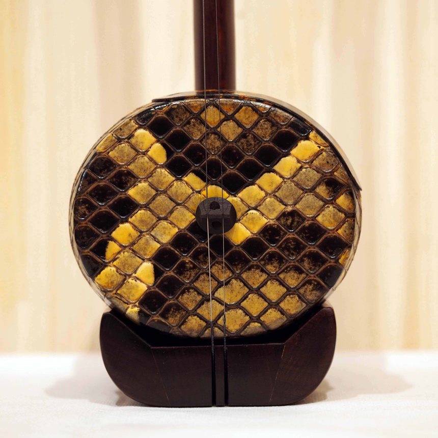 【楽天市場】楽飛揚【演奏家級】アフリカ小葉紫檀扁円二胡 2012：林生二胡 JAPAN red Bridge