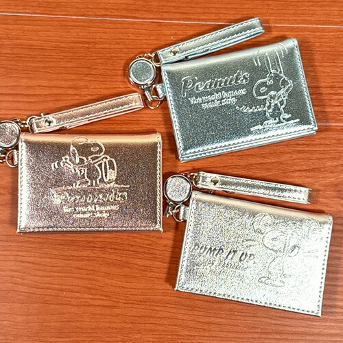 【楽天市場】【時間限定クーポン配布中】送料無料 ピーナッツ/スヌーピー 2つ折りパスケース／メタリックシリーズ SPZ-3798-800 / シルバー ブルー ピンク：リンゾウ 楽天市場店