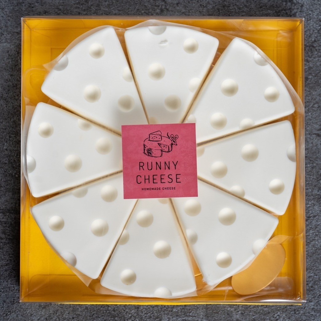 【RUNNYCHEESE】【レアチーズチーズケーキ】ラニーチーズ 高級 冷凍 レアチーズケーキ チーズ型 大きい 穴あきチーズケーキ チーズ スイーツ ギフト おしゃれお菓子 映えスイーツ お ...