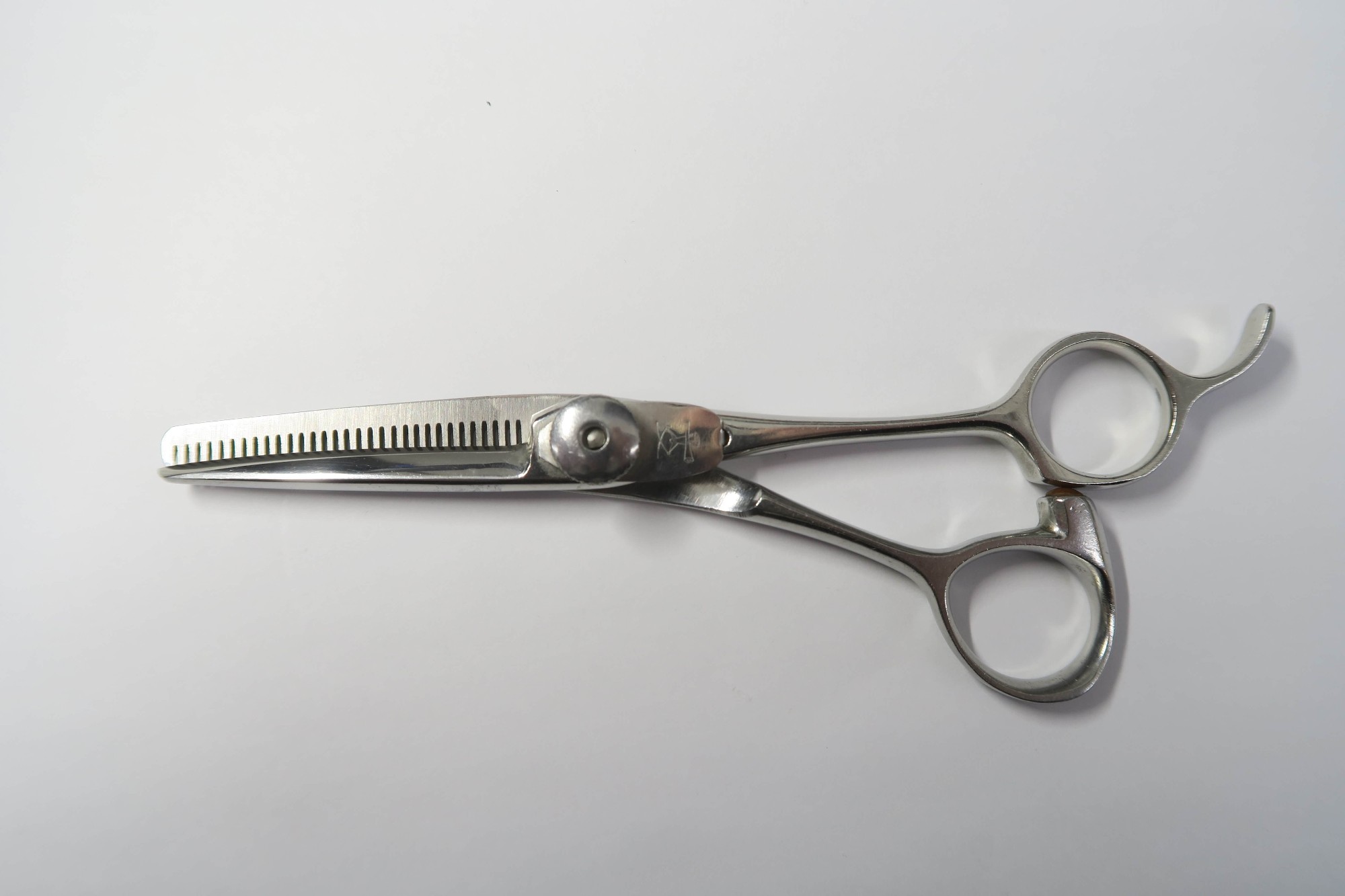 【楽天市場】Dランク【ナルトシザー naruto scissors】 セニング 美容師・理容師 5.3インチ 右利き 【中古】:I-1083 ...