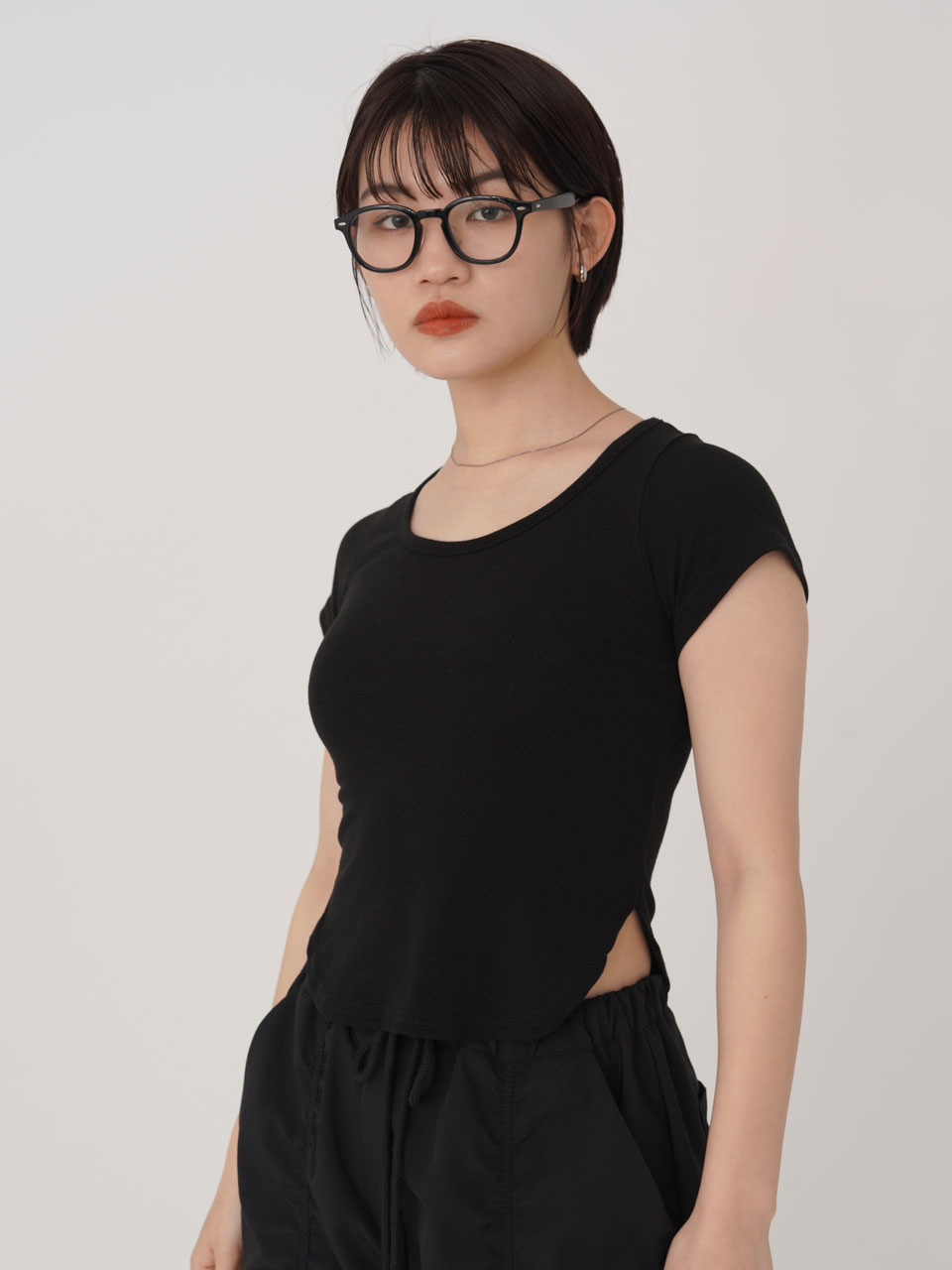 【楽天市場】【SALE30%OFF】 【即納】 エギュゼ iGUISER トップス 24春夏 cropped U-neck T-shirt (black) クロップドUネックTシャツ 半袖 ...