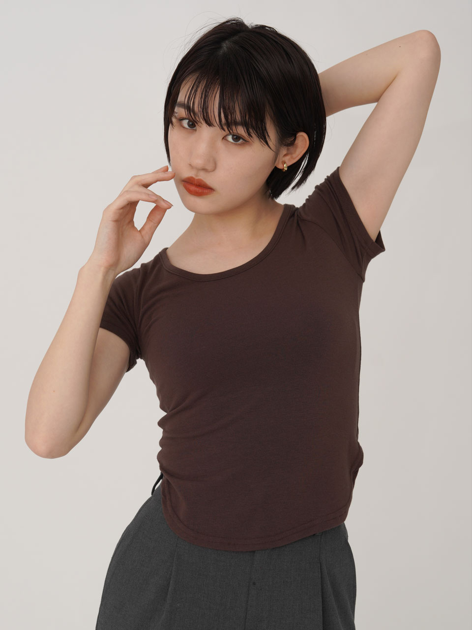 【楽天市場】【SALE30%OFF】【即納】 エギュゼ iGUISER トップス 春夏 cropped U-neck T-shirt (brown) クロップドUネックTシャツ 半袖 ミドル丈 ...