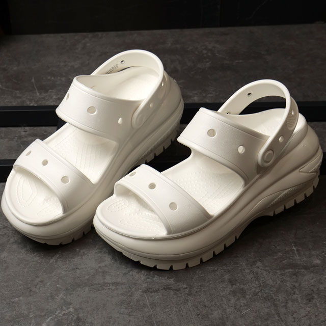 【楽天市場】クロックス crocs クラシック メガ クラッシュ サンダル （207989-100 SS23） Classic Mega ...