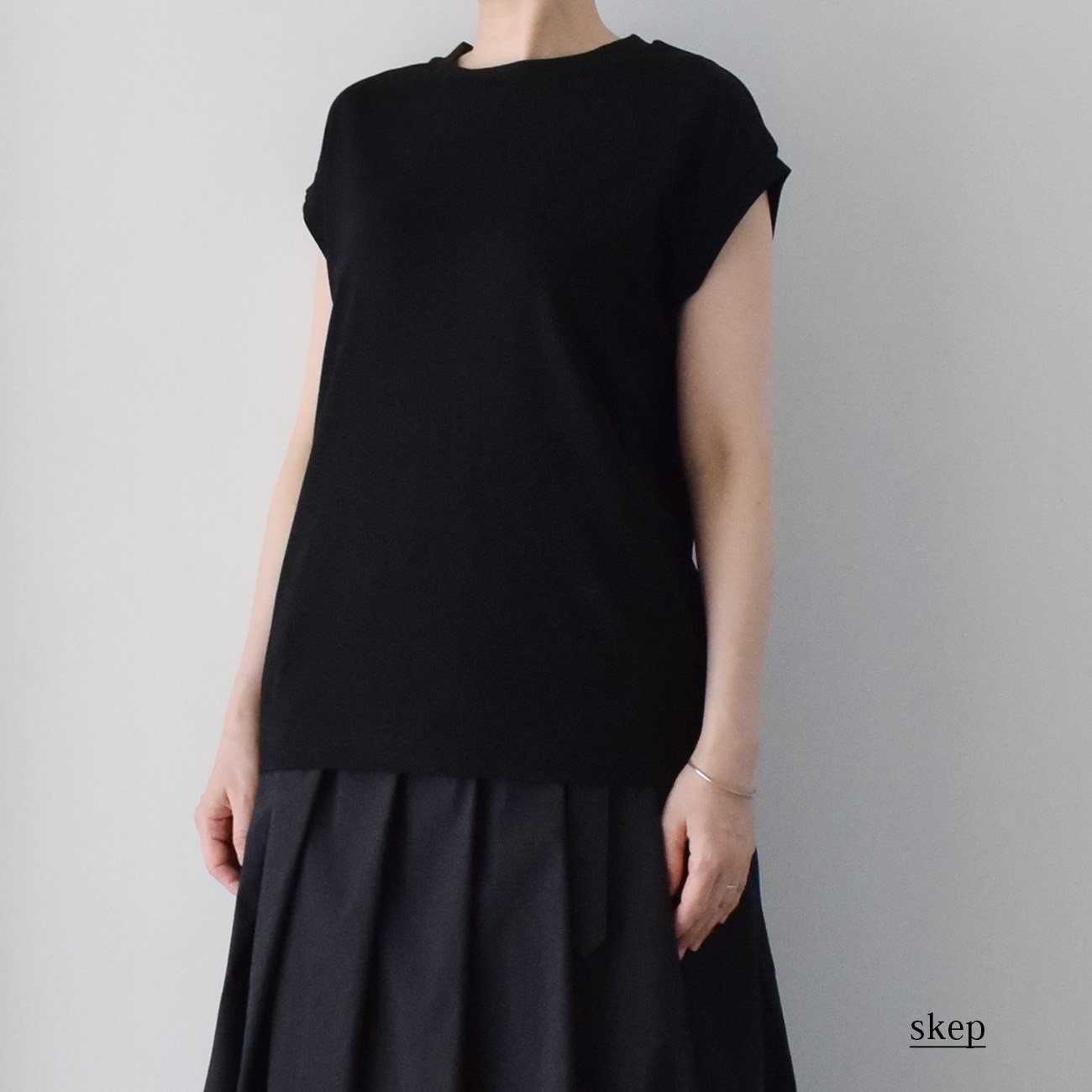 【楽天市場】【送料無料】 カットソー きれいめ フレンチスリーブ レディースカットソー カットソー黒 ブラック ポンチ素材カットソー 大人 ...