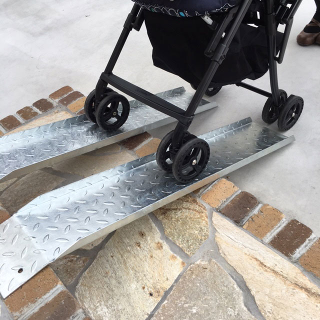 【楽天市場】＜送料無料＞段差解消スロープ HSP-100 (長さ670mm 幅180mm 耐荷重350kg適用段差目安 150mm)【代引不可 ...