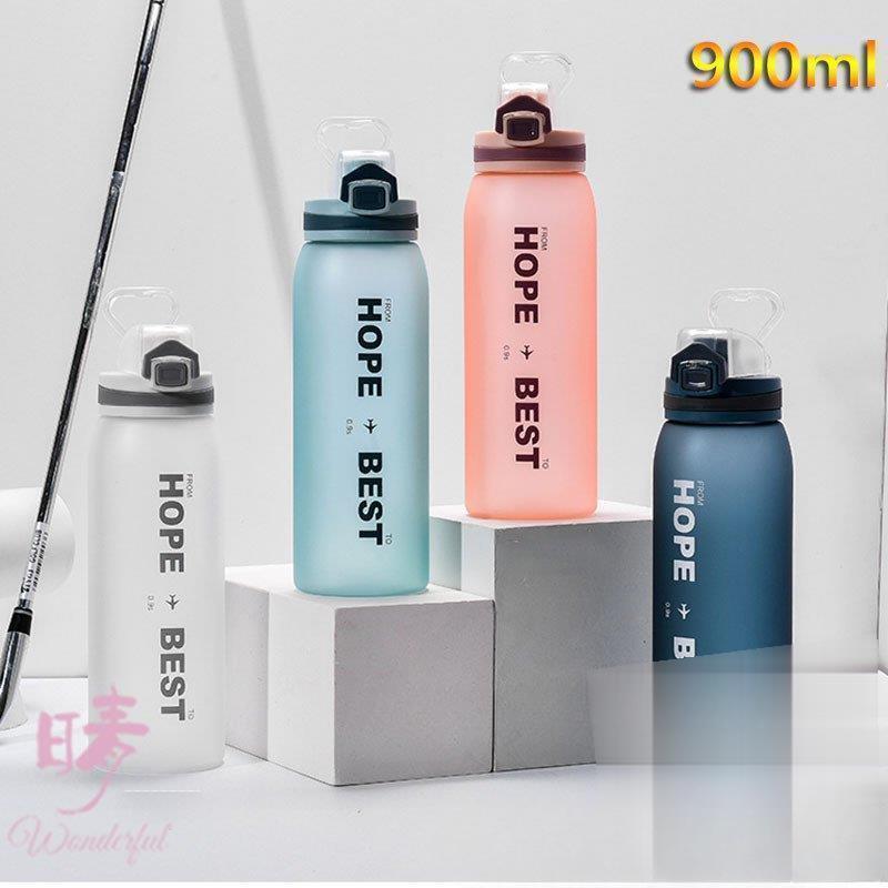 【楽天市場】【5と0のつく日限定！1着半額！まとめ買い2枚購入割引クーポン利用で！ 】水筒 直飲み 大容量 900ml プラスチックボトル 体操 ヨガ トレーニング 水筒 軽い 便利 オシャレ ...