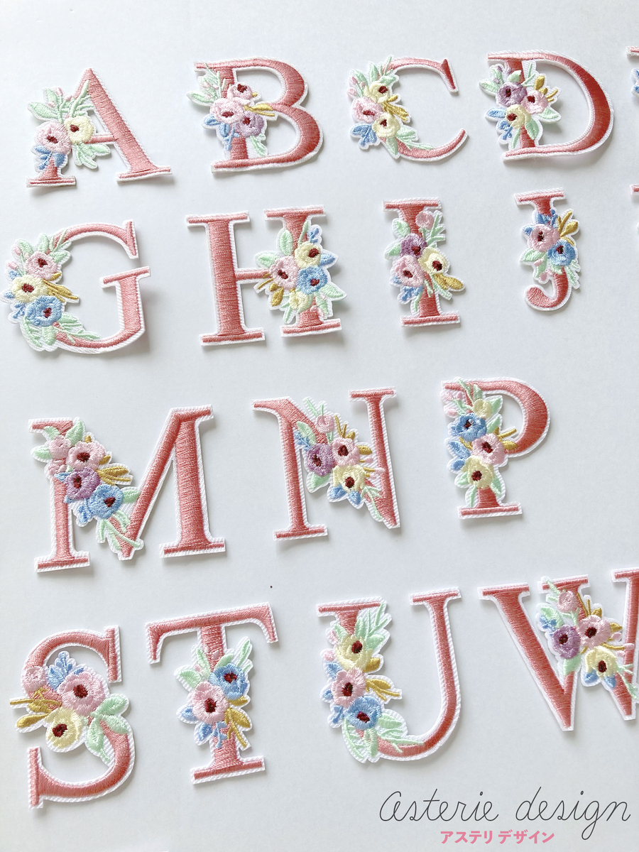 【楽天市場】刺繍 アップリケ ワッペン/ピンク お花 アルファベット イニシャル 入園準備 お名前 記念撮影 手作り 赤ちゃん SNS 海外 ...