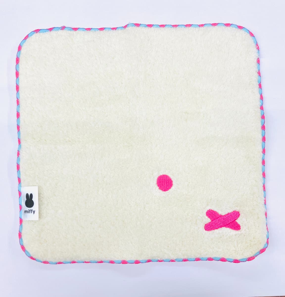 【楽天市場】【30%OFF】ミッフィー ふわふわ刺繍ハンカチーフ グレー BS25-23 スクエア square キャラクターグッズ かわいい 大人 DickBruna タオルハンカチ ...
