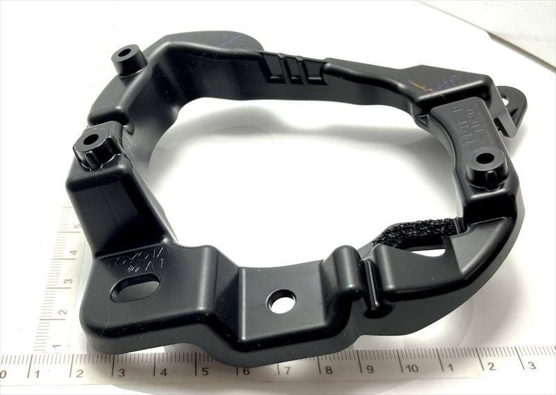 【楽天市場】ハリアー用 フォグランプブラケット 『左側』のみ 81482-48260 6AA-AXUH80 トヨタ純正部品：株式会社 スズキモータース