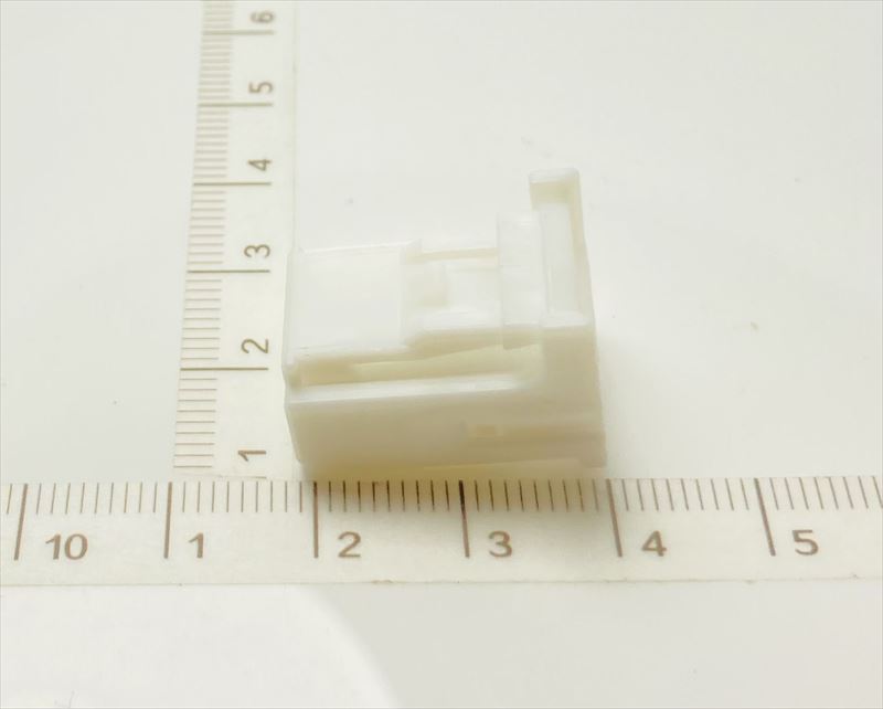 【楽天市場】コネクターのハウジングのみ 90980-12183 トヨタ純正部品：株式会社 スズキモータース