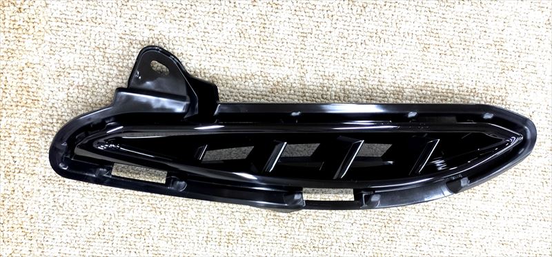 【楽天市場】ハリアー用 『フロント』バンパーホールカバーのみ 52128-48170 6LA-AXUP85 トヨタ純正部品：株式会社 スズキモータース