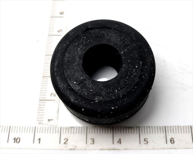 【楽天市場】リヤショックアブソーバクッションNO．4のみ 90948-01059 ハイエース用 トヨタ純正部品 m60m：株式会社 スズキモータース