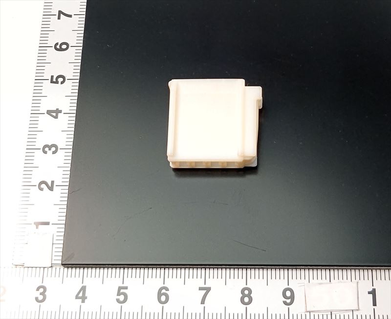 【楽天市場】コネクターのハウジングのみ 90980-12304 トヨタ純正部品：株式会社 スズキモータース