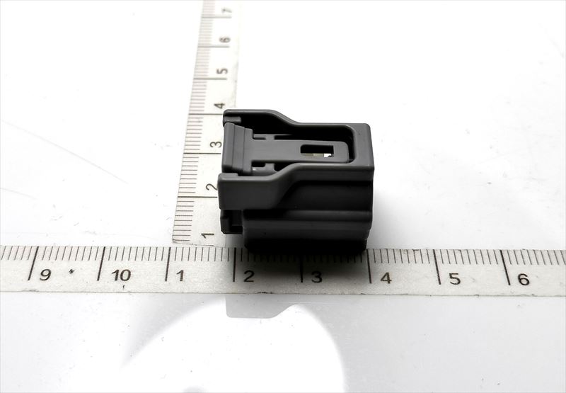 【楽天市場】ハリアー用 コネクターのハウジングのみ 90980-12572 DBA-ZSU60W トヨタ純正部品：株式会社 スズキモータース