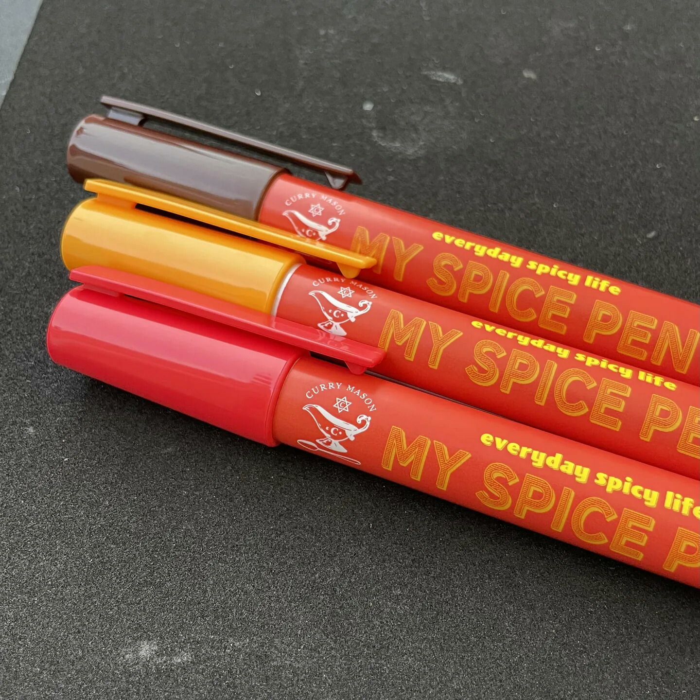 【楽天市場】【店頭在庫品】CURRYMASON/MY SPICE PEN YELLOW【手作業による梱包】：ノウキナビ新品ショップ楽天市場店