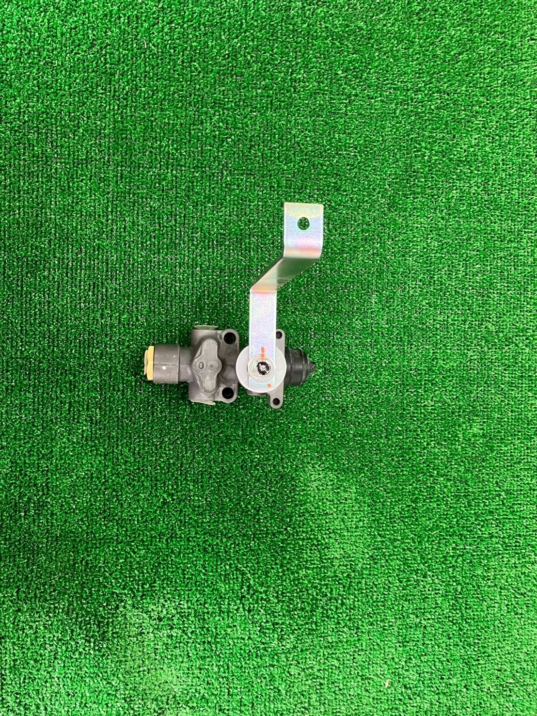 【楽天市場】レベリングバルブ 新品 日野 プロフィア FH1A FN1E FR1E FR1A FQ1E FS1E S50F0-E0030 ...