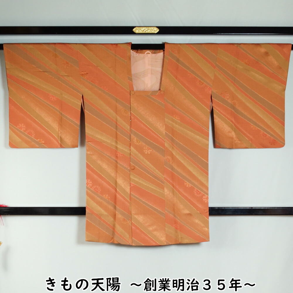 【楽天市場】道行コート 道行 膨れ織 ラインに唐花模様 Mサイズ 正絹 塵除けコート 【送料無料 中古 道行き 防寒コート 着物 着物コート 和装コート 羽織もの レディース 羽織りもの 古着 ...