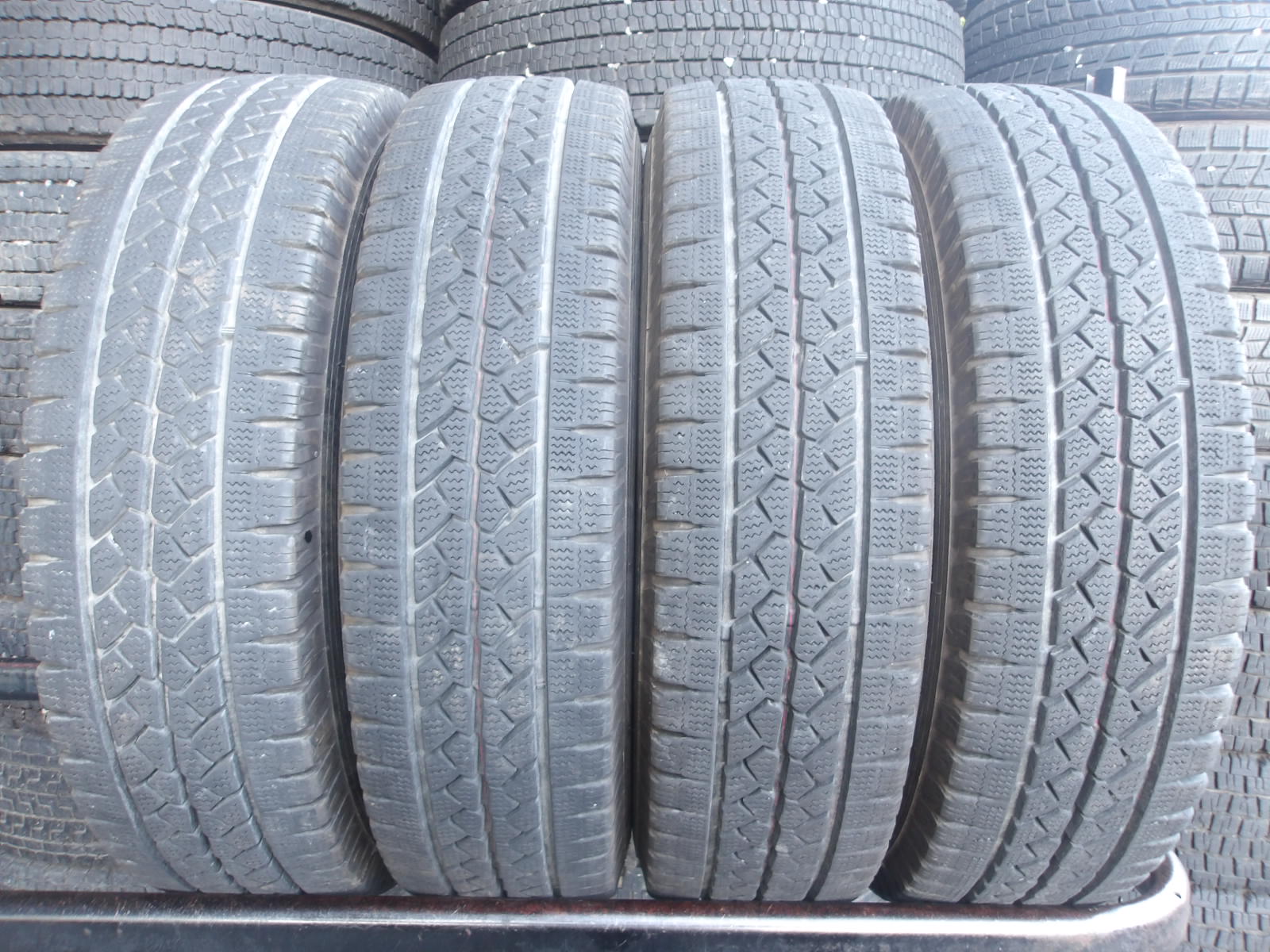 【楽天市場】P758-10 【中古】{送料無料} 195/80R15 冬4本セット スタッドレス LT 107/105L 195/80-15 ...