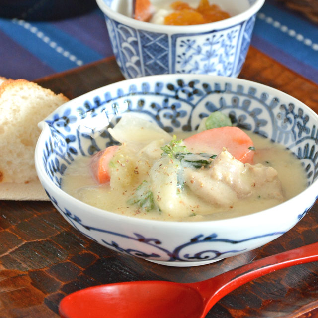 【楽天市場】【砥部焼 陽貴窯】たこからくさの片口鉢：砥部焼の和食器 【砥部工房 唐草】