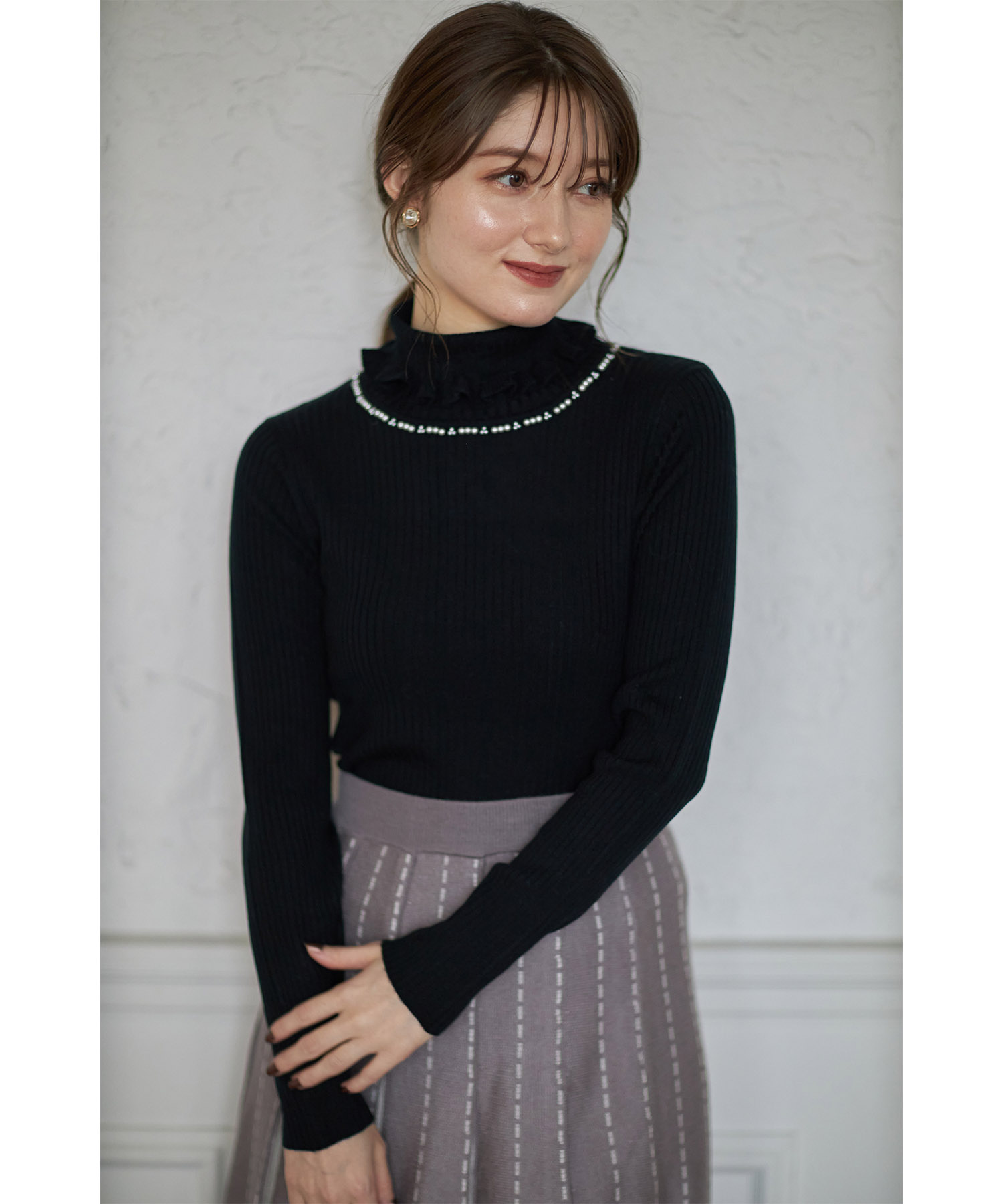 【楽天市場】甘ディティールで華やぎを添えるパール装飾フリル付きタートルネックリブニットプルオーバー【rienes リネス】tocco ...