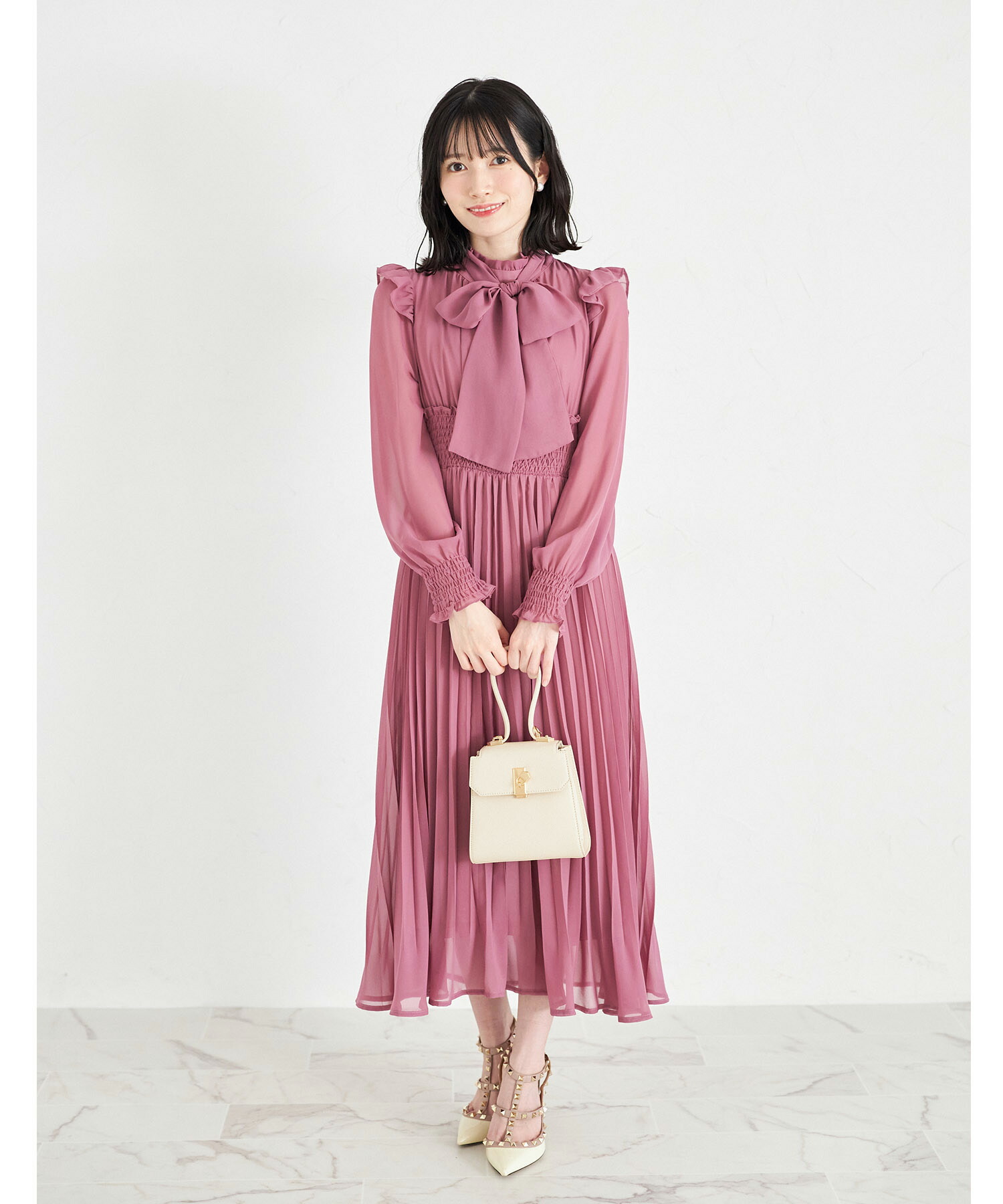 【楽天市場】【S・Mサイズ展開】2WAYボウタイリボン付きウエストシャーリングシフォンプリーツワンピース【veranis ヴェラニス ...