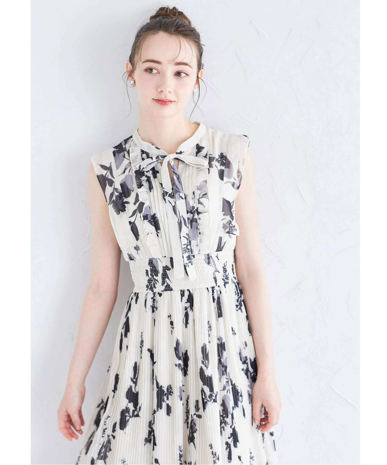 リボン付きウエストシャーリングフラワープリントプリーツワンピース【narely ナレリー】tocco closet(トッコクローゼット ...