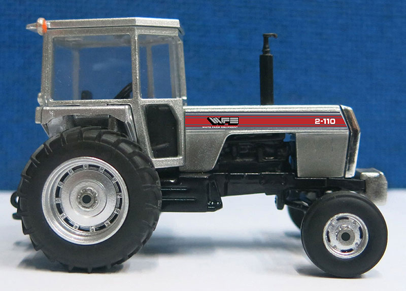 【楽天市場】White 2-110 Tractor with Cab and Red Stripe /SPEC-CAST 1/64 ミニチュア ...