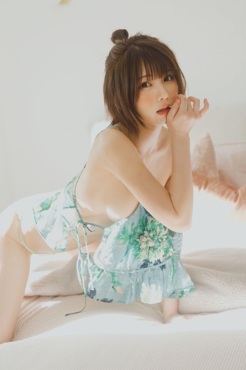 【楽天市場】えなこ最新写真集(仮)：TRIBUTY