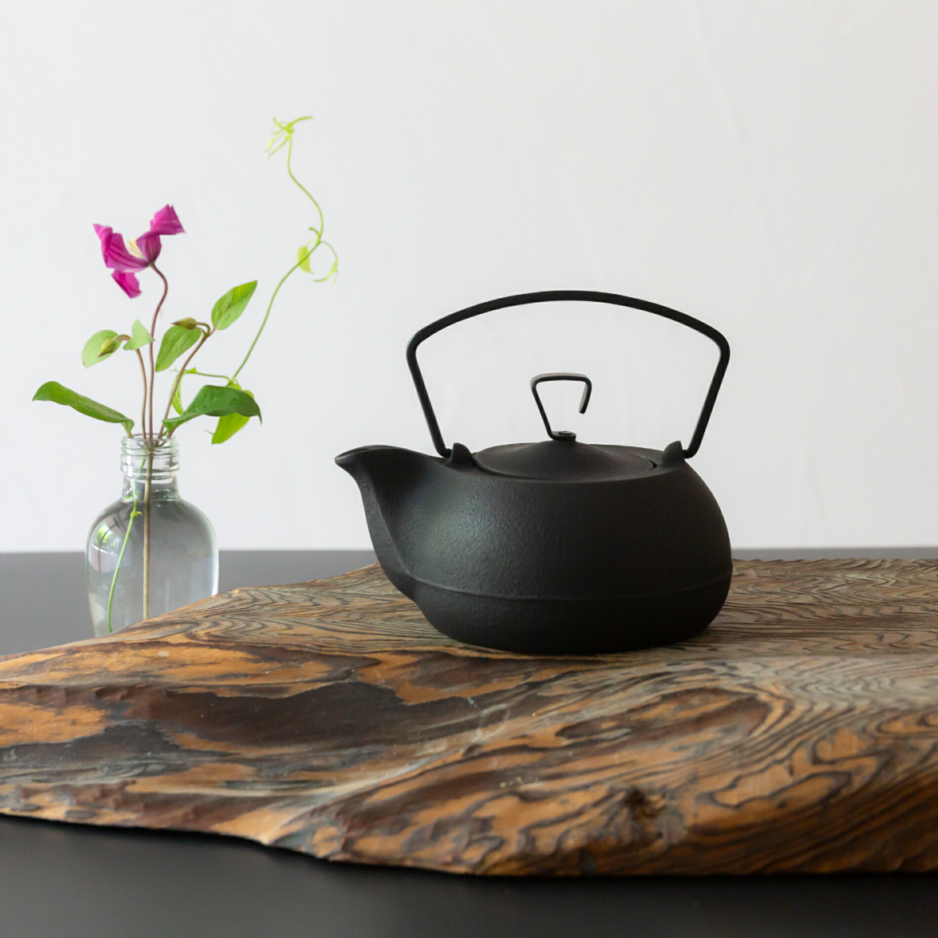 【楽天市場】南部鉄器 ITCHU-DO 鉄瓶 キャストアイアンケトル 0.7L壱鋳堂 鉄 湯沸かし 日本製 岩手 盛岡 南部鉄器 敬老の日 ギフト 父の日 母の日 結婚祝 内祝 御祝 ...