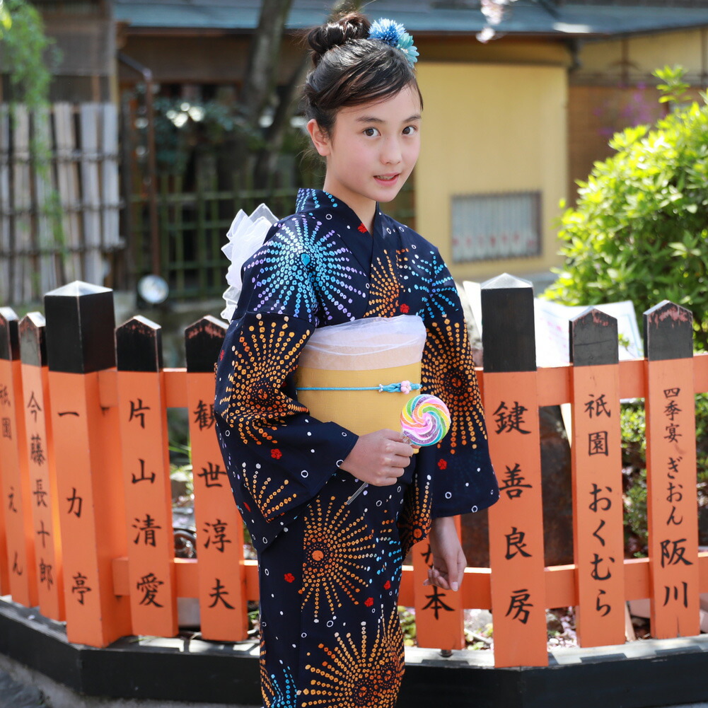 【楽天市場】【03/04 20:00～03/11 01:59まで最大2,000円OFFクーポン】ときめき恋浴衣Jr「3.濃紺地に花火」：和 なでしこ