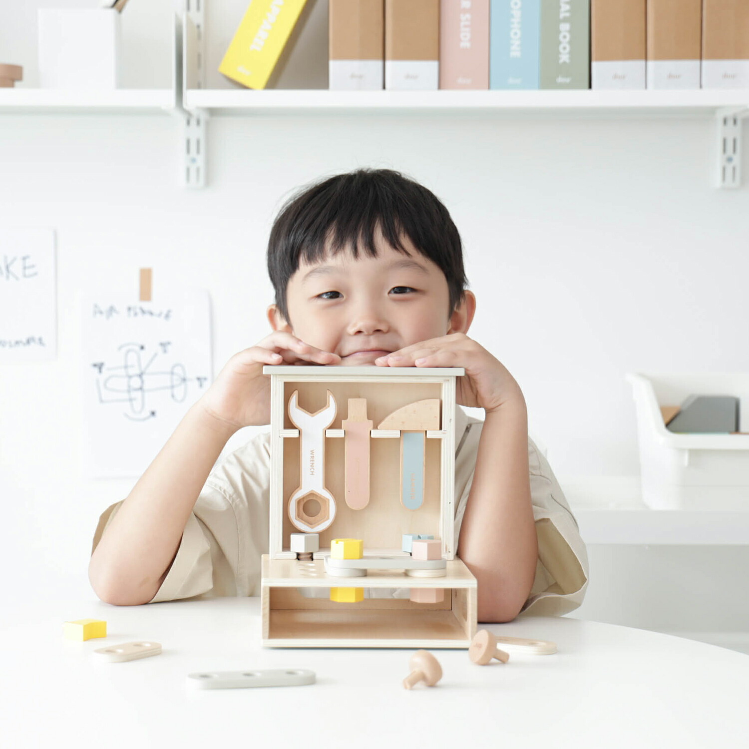 【楽天市場】【最大1000円OFFクーポン配布中】 dou? Dou book tool book ドウ 木のおもちゃ 知育玩具 学習 工具 ...