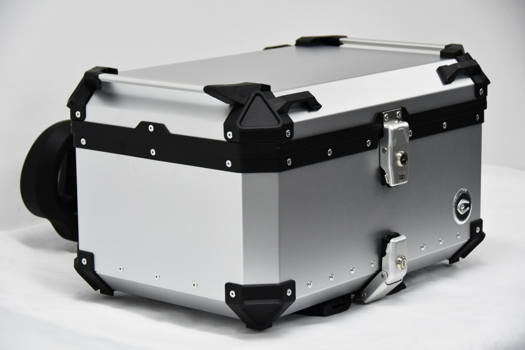 【楽天市場】COOCASE クーケース リア アルミ トップケース Q3(65L) アジャスタブルバックレスト標準装備 トップケース・テールボックス 車体用バッグ・ケース：ウェビック 楽天市場店