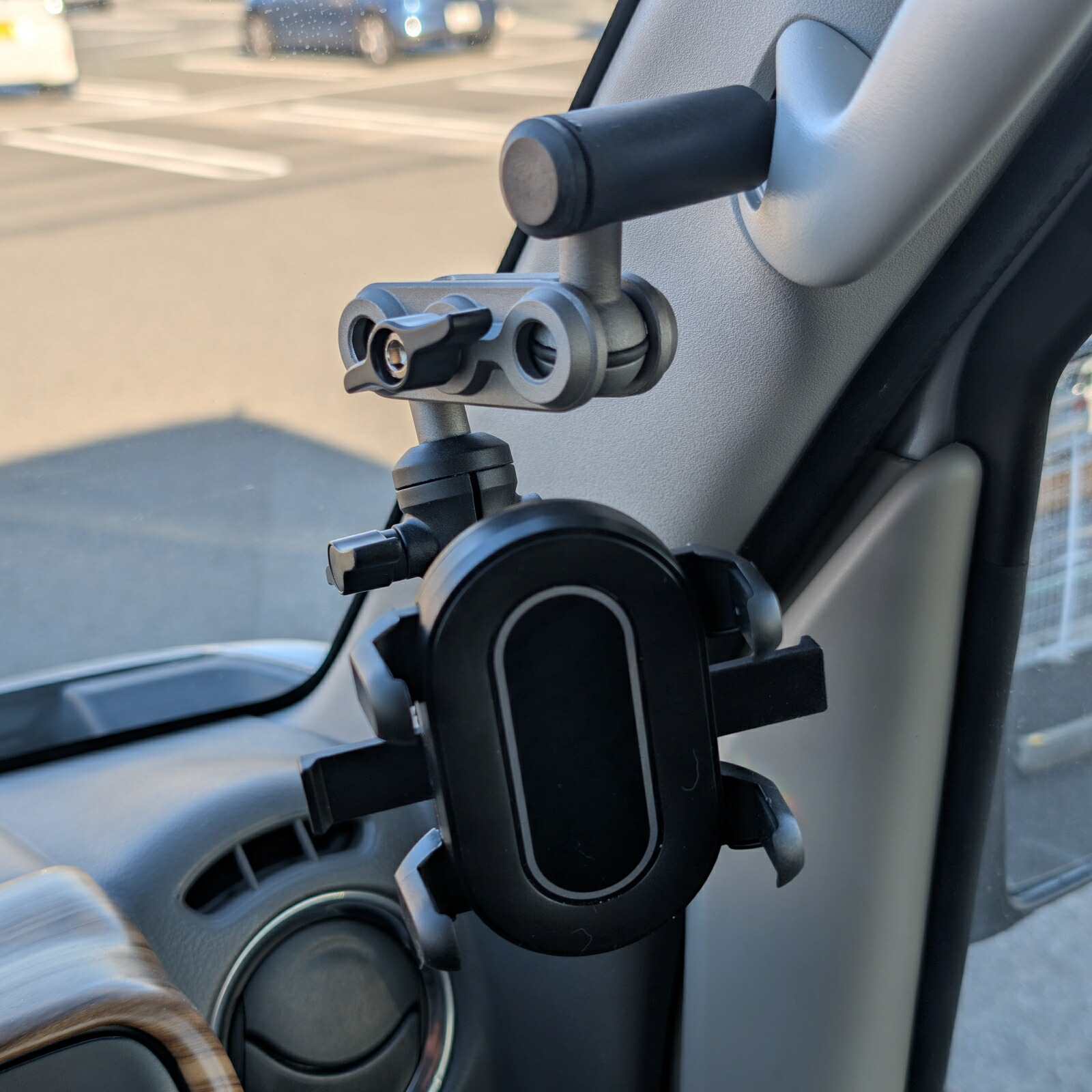 【楽天市場】【スマホホルダー】アシストグリップのネジ穴に固定して使える車載スマホホルダーアーム（エブリイ・ランドクルーザー・プラド・パジェロ ...