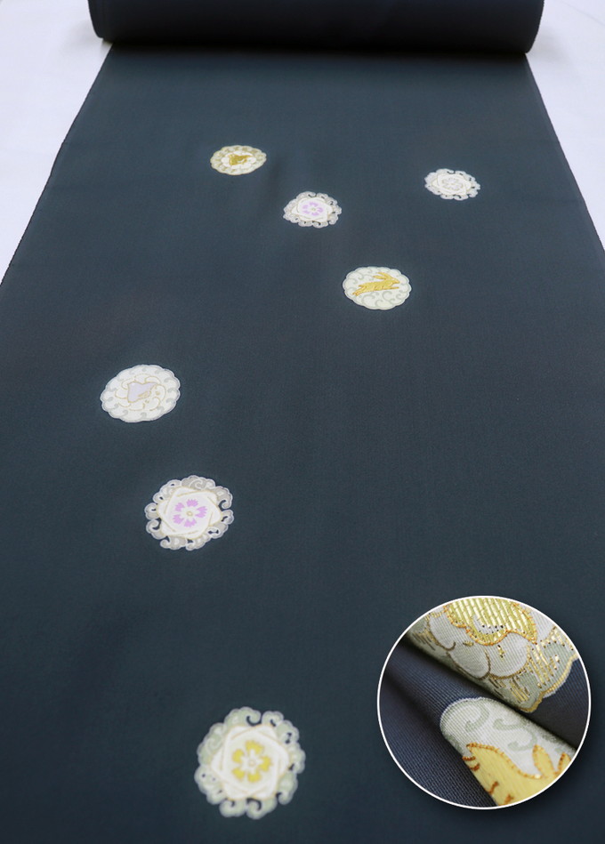 【楽天市場】【訳アリ特価】反物 附下【刺繍入】 正絹【丹後ちりめん】暗い灰みの青系・御召茶（おめしちゃ）色 【手描き友禅】うさぎ 巾約37 ...