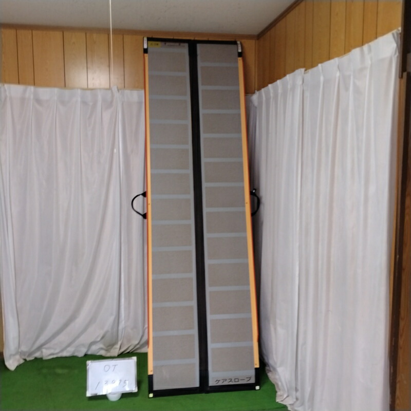 【楽天市場】【Bランク 中古 スロープ】ケアメディックス ケアスロープ CS-240C (OT-13975)【折りたたみ 折り畳み 持ち手つき 持ち運び 移動可能 段差解消 車いす 車椅子 車 ...