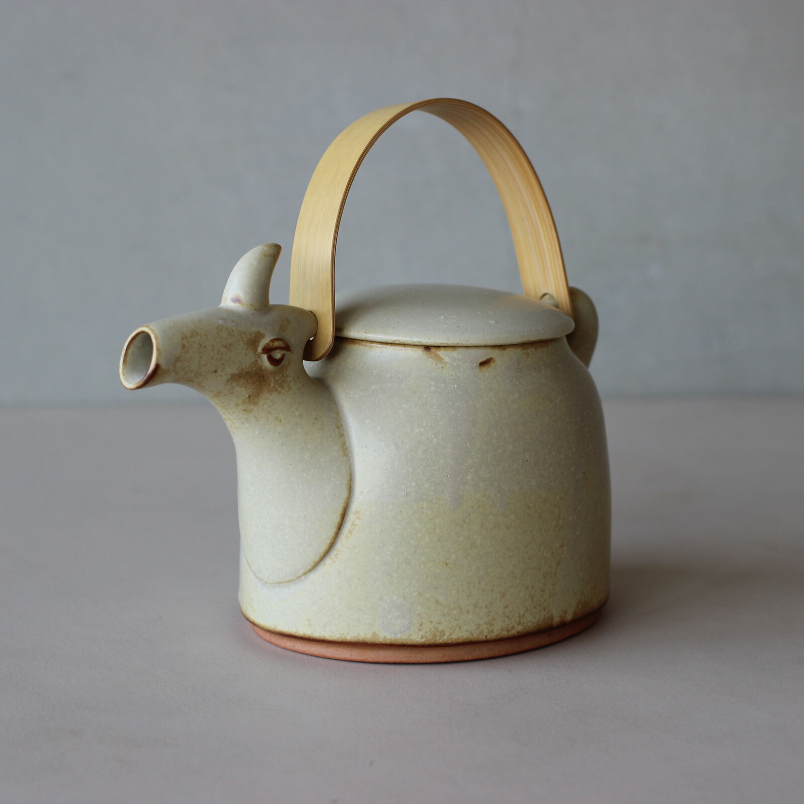 【楽天市場】【マラソン期間ポイント2倍】ceramic japan YAGI 土瓶 山羊 ヤギ 茶器 急須 酒器 出汁 竹ハンドル 磁器 動物 ...