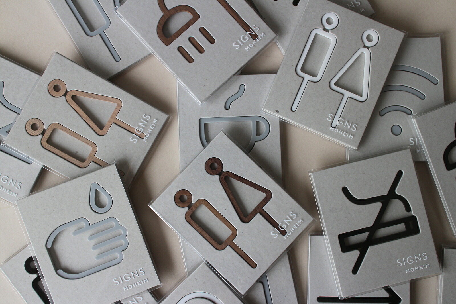 【楽天市場】MOHEIM RESTROOM SIGN 2pcs white ホワイト トイレサイン プラスチック 新築 新築祝い 店舗 ...